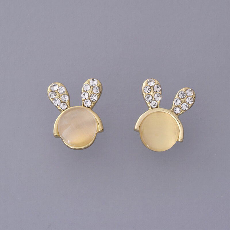 商品詳細材質合金、アクリルサイズ約1.4x1.2cm重さ重さ約1.4g(片方)ご注意ご視聴のモニターにより、実際の色と異なって見える場合がございます。また写真は原寸大ではございません。細部パーツの仕様は予告なく変更となる場合がございます。多...