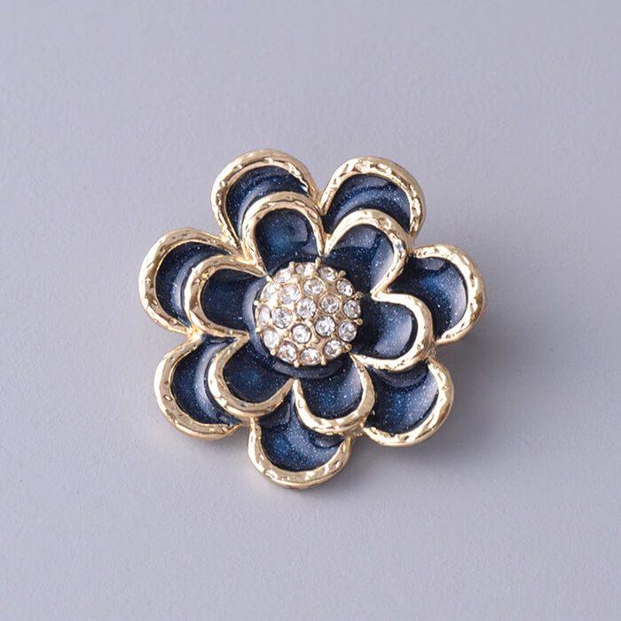 商品詳細材質合金サイズ約3.2x3.2cm重さ約11gご注意ご視聴のモニターにより、実際の色と異なって見える場合がございます。また写真は原寸大ではございません。細部パーツの仕様は予告なく変更となる場合がございます。多少画像との違いがある場合...