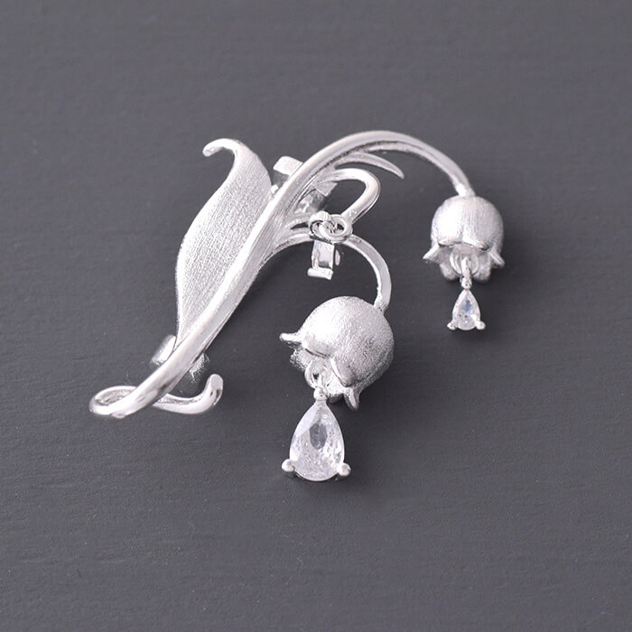 商品詳細材質合金、ガラスサイズ約3.6x2.3cm重さ約5.5gご注意ご視聴のモニターにより、実際の色と異なって見える場合がございます。また写真は原寸大ではございません。細部パーツの仕様は予告なく変更となる場合がございます。多少画像との違い...