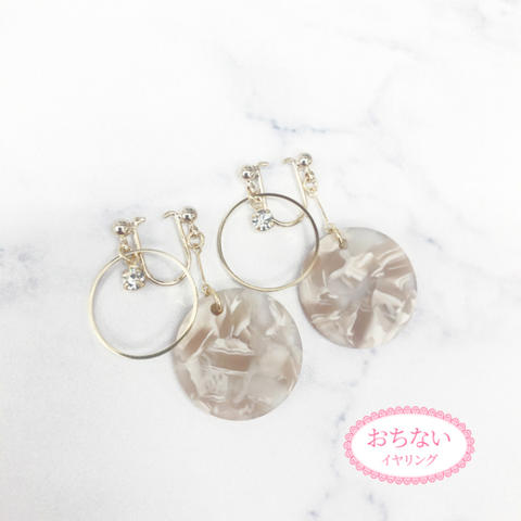 商品説明マルピアについて 「まるでピアスのような」新感覚イヤリング、マルピア。装着かんたんで軽い着け心地、もちろんピアス穴も不要です。 長時間着けていても痛くなりません。マルピアの金具は意匠登録済み。日本製です。商品コメント大人の女性にぴっ...