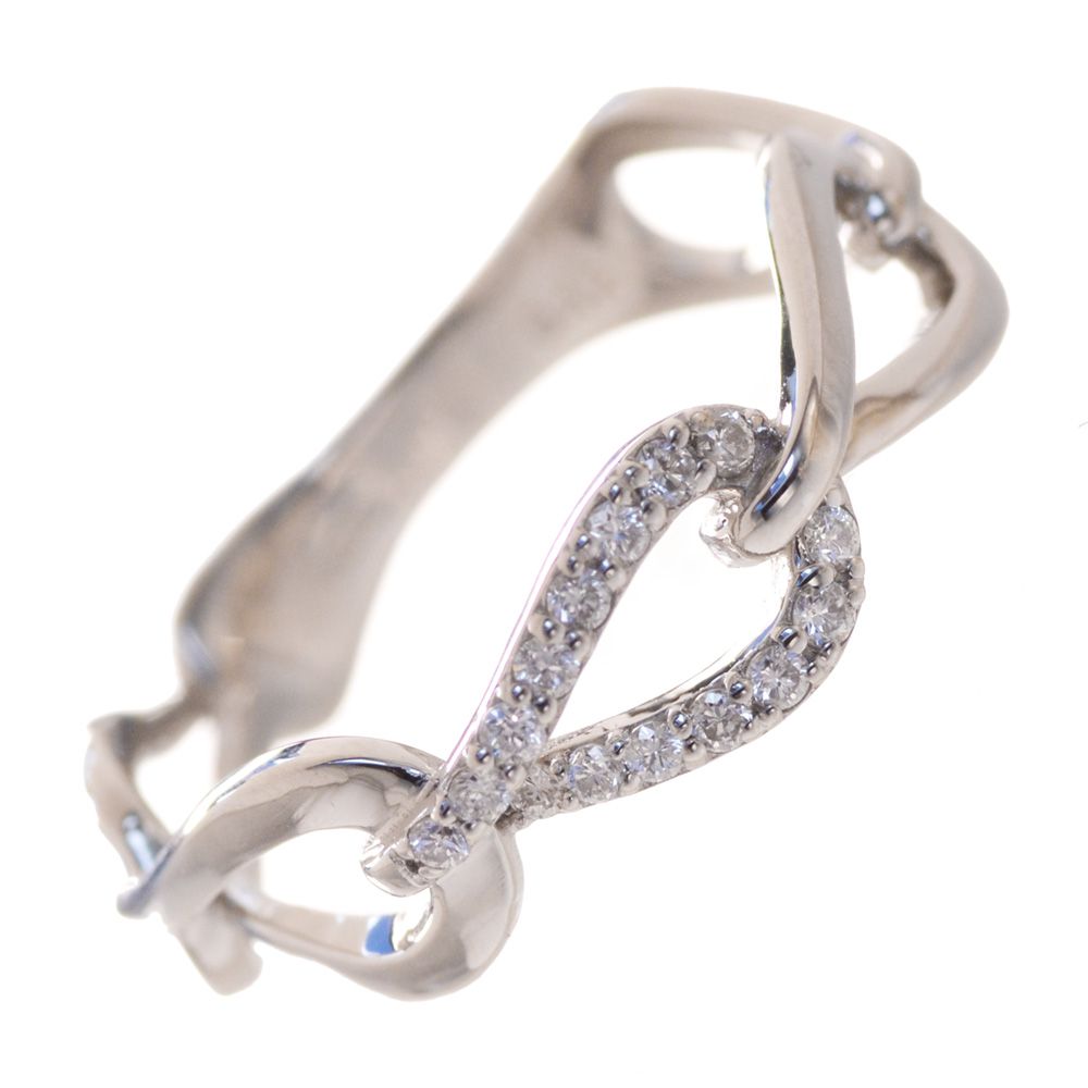 商品番号 DWZ00271 使用貴金属 Pt950(プラチナ950) 刻印有り 使用石 ダイヤモンド計0.12カラット 刻印有り 総重量 約4g サイズ 幅:(リング上部)約5.8mm(リング下部)約2.5mm 厚み:(リング上部)約2.7...