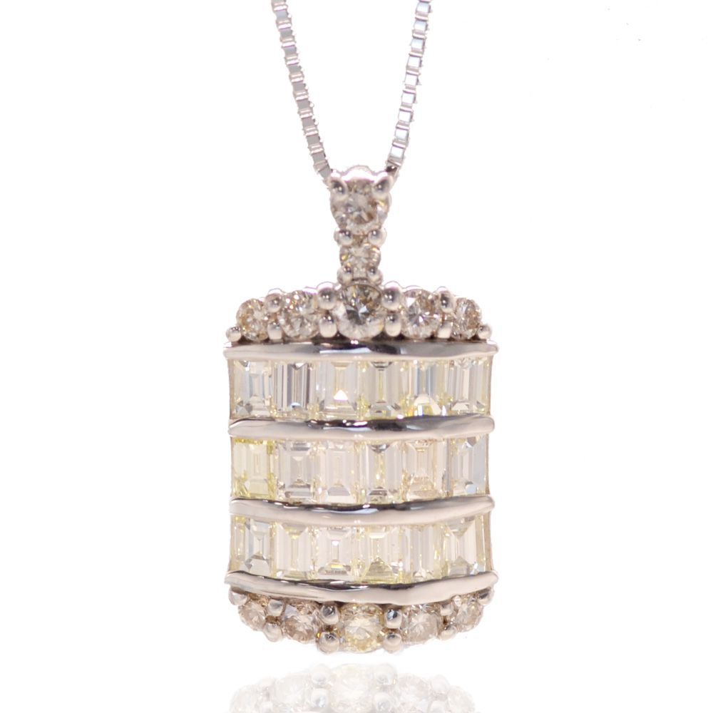 商品番号 DXD00670 使用貴金属 トップ:Pt950（プラチナ950）刻印有り チェーン:Pt850（プラチナ850）刻印有り 使用石 ダイヤモンド計1.50カラット 刻印有り 総重量 約4g サイズ トップ:縦約19mm 横約10m...