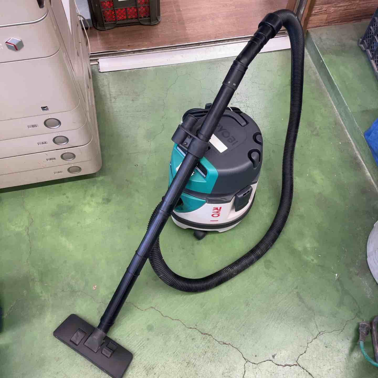 【動作確認】 【動作詳細】 【仕様】 【コンディション詳細】 ホース、床清掃ノズル付き 【備考】 ～～～～～～～～～～ 商品をご検討いただきありがとうございます。 建築・建設現場、土木現場、工場で利用するプロ向けの工具を扱っています。 ～～...
