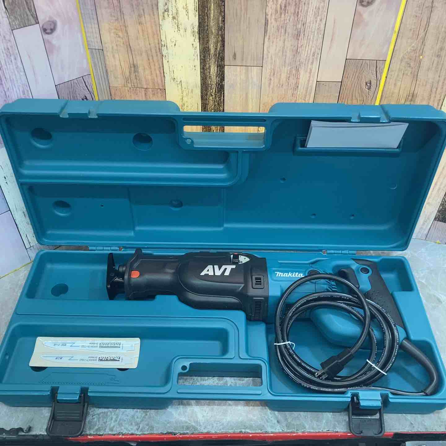 【動作確認】 未使用品(店頭展示品) 【動作詳細】 こちらは未使用品です。撮影・検品のため開封済み。 【仕様】 【電源】100V 【切断能力】パイプ 130、木材255(mm) ストローク数：0～2,800min-1 【コンディション詳細】...