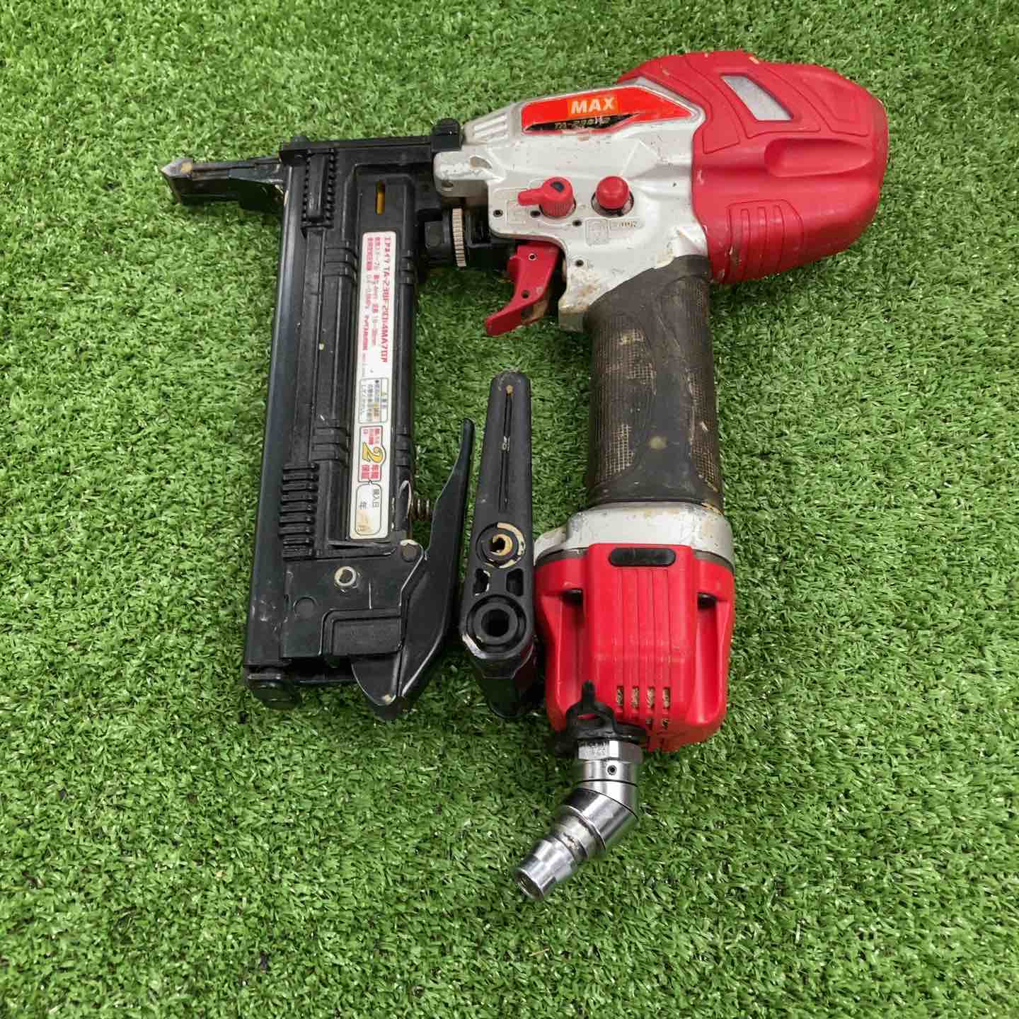 【動作確認】 動作確認済み 【動作詳細】 【仕様】 【使用釘長】19・22・25・28・32・38(mm) 【使用空気圧力】0.4～0.8MPa (約4～8kgf/c2) 4MAステープル 【コンディション詳細】 【116】 【備考】 ～～...