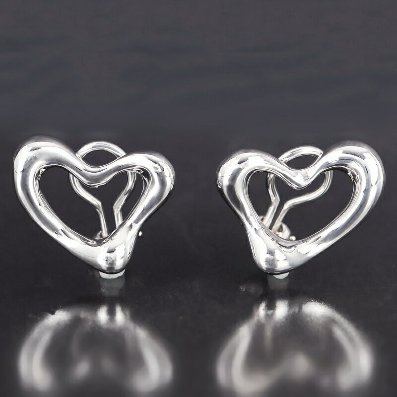 商品番号 225-663-12 ブランド TIFFANY&Co.（ティファニー） 商品名 オープンハート イヤリング 商品ランク 【中古AB】 ご覧の商品はABランクです。 細かいスレキズはありますが、目立つキズはなく良い状態を保っておりま...