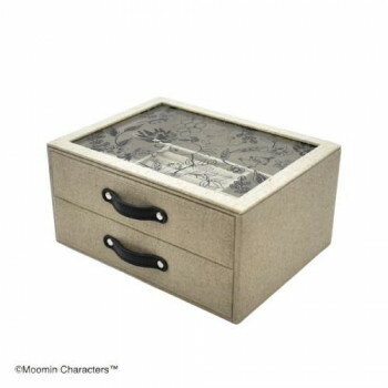 大切なアクセサリーを綺麗に収納できます。ムーミンのデザインが可愛く、シンプルなのでおしゃれに使えます。サイズ高さ105×幅210×奥行160mm個装サイズ：22.1×18.2×11.8cm重量915g個装重量：1030g素材・材質リネン生地...