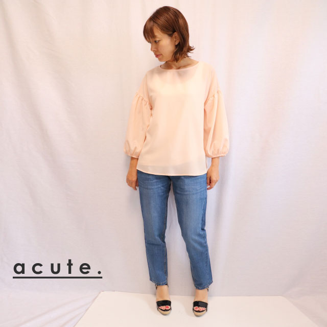 ふんわりとしたバルーン袖が可愛いトップスです。 透け感がある薄手の素材なので、夏場でもさらりと着ていただけます。 ※画像のモデルはインナーに白のタンクトップを着用しています。 ■素材ポリエステル100％ ■サイズ(M)身幅52cm　肩幅62...