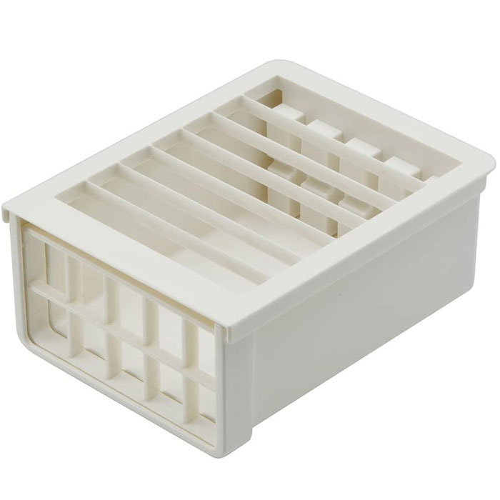 豆腐専用カッター 簡単に豆腐をさいの目切りにできます。 ■ 外寸(mm) 117×153×H68 ■ 重量 154g ■ 材質 AS樹脂 ■ 生産国 日本 ■メーカー希望小売価格はメーカーカタログに基づいて掲載しています