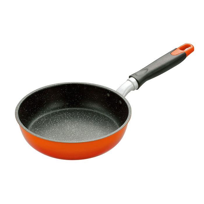 内面は『テフロンプラチナ加工』+マーブル加工でこびりつき防止効果が長持ち。本体は熱伝導の良いアルミ合金製。底厚3.0mmの厚さで熱変形に強く、ムラの無い熱伝導が可能です。ハンドルジョイント部にもフッ素樹脂加工を施し、お手入れしやすい。ガス火...