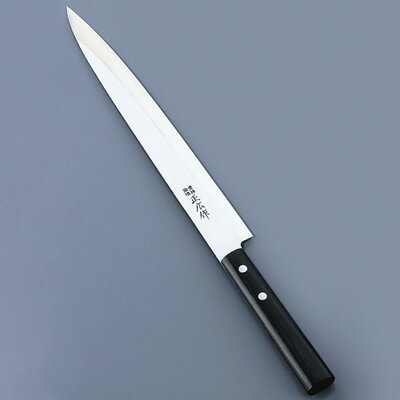 【仕様】サイズ：27cm全長：410mm質量：172g背厚：2.5mm※庖丁の表示サイズは、マチ付庖丁は刃先からマチまで、マチなし庖丁は刃渡り寸法となっております。 　正広作 ステンレス和庖丁　・日本刀鍛錬の技術を生かした和庖丁。　●特殊ス...