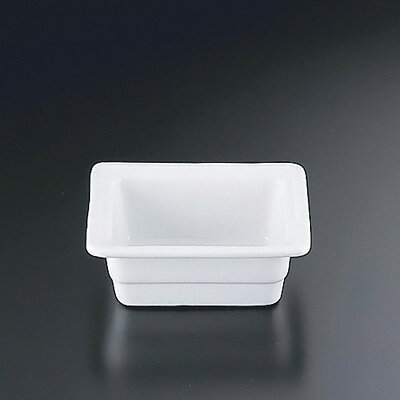 【仕様】 間口×奥行：176×160mm 深さ：100mm 容量：約1.0L メイフェア ガストロノームディッシュシリーズ ●電子レンジ、オーブンに使用できる陶器製のガストロノームディッシュ。 ●ヴァンセンヌチェーフィング、KINGOオープ...