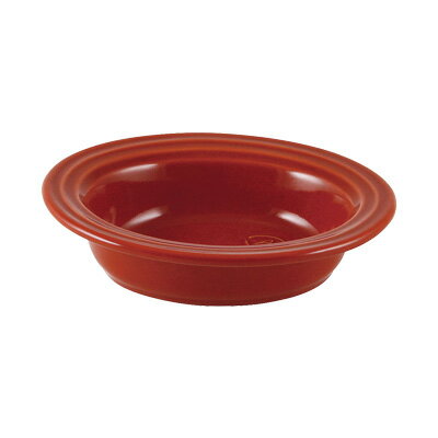 【仕様】 サイズ：27cm カラー：レッド 間口×奥行×高さ：270×220×70mm 容量：1.2L ●少し傾いたデザインで、ワンランク上の料理が仕上がります。取り分けしやすくビュッフェに最適です。●フチは幅広で持ち手部分には突起が付いて...