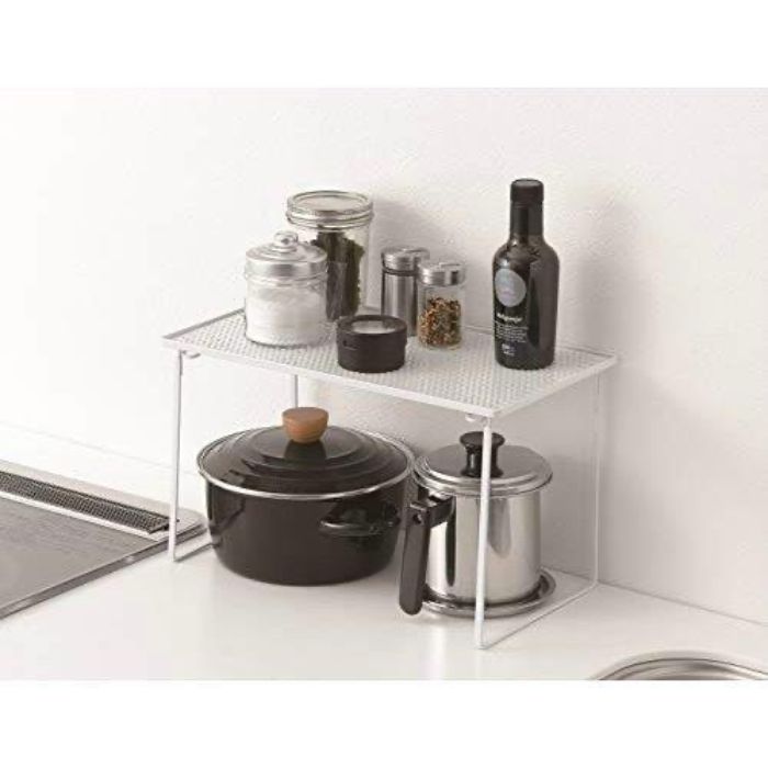 パンチング棚で小物も置ける。 足折れタイプでコンパクトに収納。 製品サイズ（約）：幅400×奥行220×高さ230mm 重量：約0.9kg 材質：鉄（エポキシ樹脂塗装） 耐荷重：5kg ■メーカー希望小売価格はメーカーカタログに基づいて掲載...