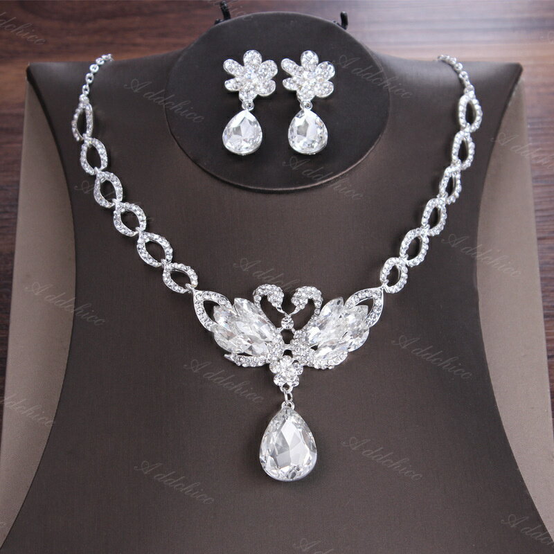 ▲商品内容：2点セット（ネックレス+ピアス/イヤリング）▲素材:合金、ラインストーン▲カラー:写真通り★サイズ：フリーサイズ【注意事項】モニターの発色具合によって実際の物と異なる場合がございます。 ネックレス 結婚式 ウエディング 安い 発...