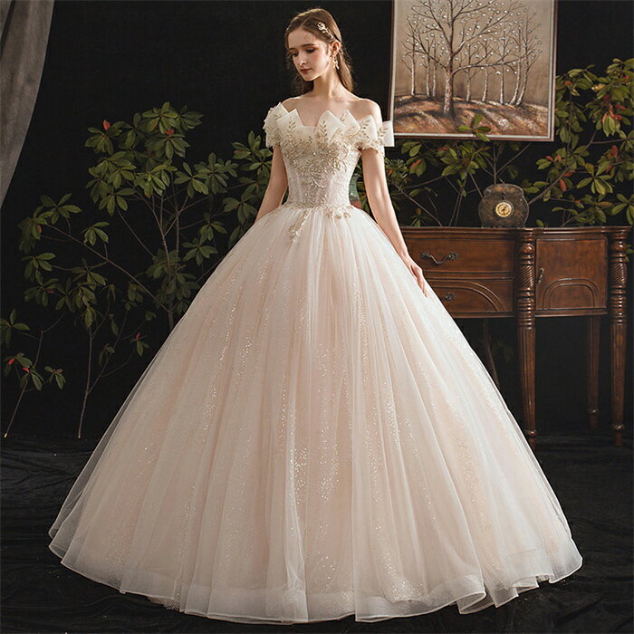 一生に一度の日に素敵な思い出を♪ 細部にまでこだわり、完璧なシルエットを実現させ、花嫁の美しさを最大限に引き出すウエディングドレス。&nbsp;▲サイズSサイズ： バスト80CM　　ウェスト63CM &nbsp;Mサイズ： バスト83CM　...