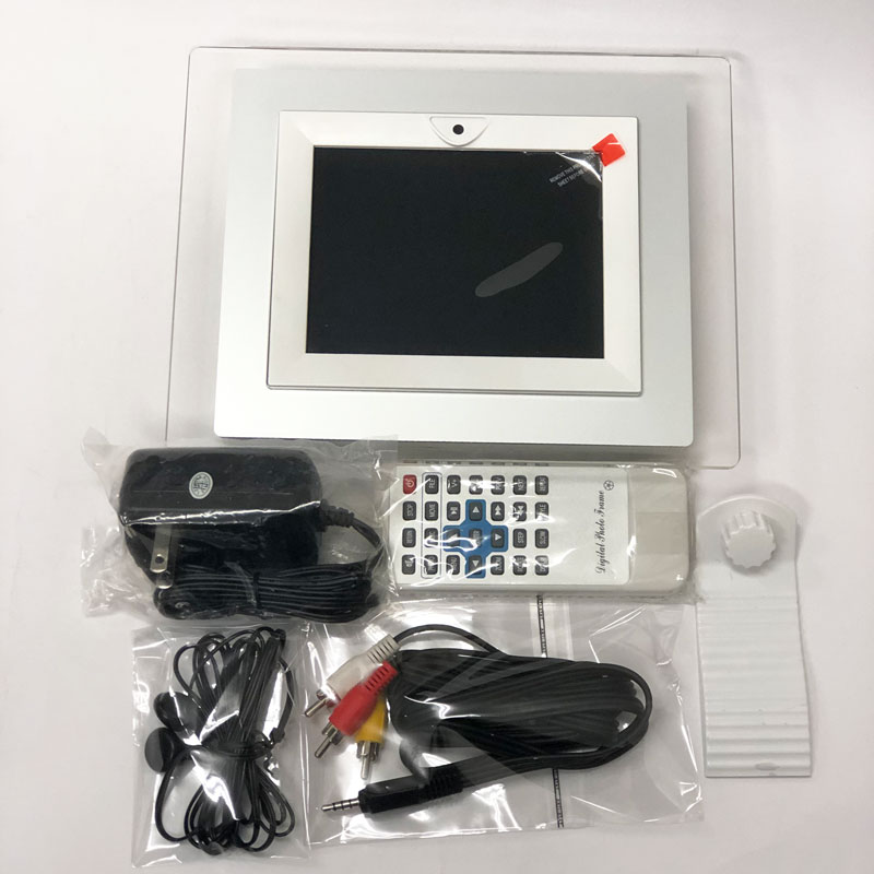 ジャンク品　返品交換不可 通電確認済み、各パーツに小キズ汚れ黄ばみ等あり 部品取り、工作、DIYなどに ■製品仕様 スクリーン：5.6インチ 解像度 ：960x234ピクセル コントラスト比 ：250：1 輝度 ：300cd/m? 再生可能...