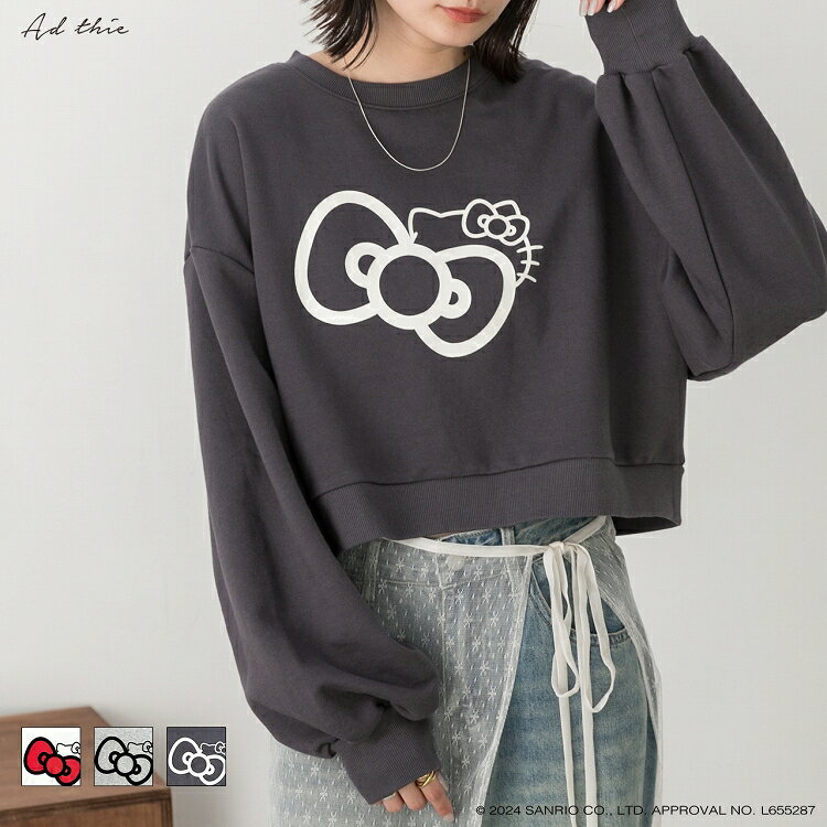 【2024AW新作】 《HELLO KITTY×ad thie》 大きなリボンと、ちらりとのぞくHELLO KITTYプリントが目を惹くショート丈トップス 世界中で愛されているHELLO KITTYをプリントした裏毛トップス 大人カジュアル...