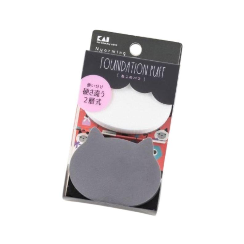 【商品名】 貝印 ねこのパフ 【ブランド】 【JAN】 4901601070156 【商品説明】 ●硬めのグレー面とやわらかめの白面で使い分けができる、ねこ型パフ（2個入）。 ●ねこ耳部分は小鼻や目元などのキワまで塗りやすいのが特長です。 ...