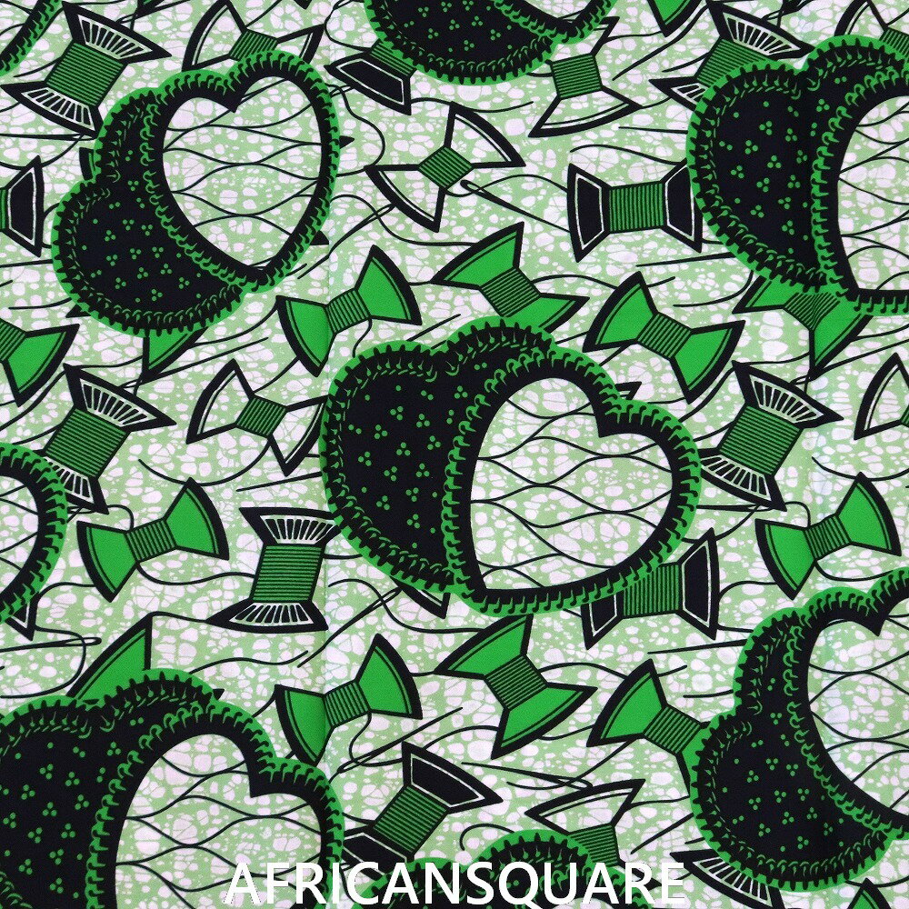 サイズ: 幅115cm　2ヤード(約90cm) 素材: 綿仕入国: 西アフリカ 【注意事項】 女性用腰巻布なので、上下がある柄は、両端に向かってプリントされています。プリント柄の多少のズレ、染めムラ、ほつれなどある事があります。また、水濡れ...