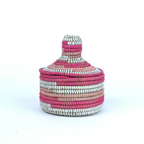 サイズ: 約 H17～20 (蓋までH10) W15 cm素材: 水草 ビニール仕入国: セネガル【注意事項】手作り品のため、形やサイズに若干の個体差があります。本体ビニール部分が多少ささくれている場合があります。湿気はカビの原因になります...