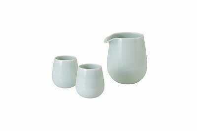●商品内容：注器95×85×100mm（350ml）、ぐい呑φ5.5×60mm（90ml）×2●材質：磁器●生産国：JPN●箱サイズ：箱155×130×90mm ※メーカー都合により、デザイン・内容等が変更になる場合がございます。 ギフト対...
