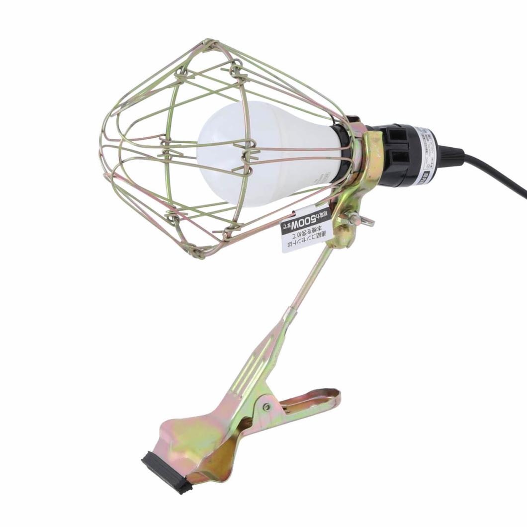 ●連結コンセント付（総電力500Wまで）　 ●そのまま使えて便利な5m電源コード　 ●照射角度は自由に調整可能