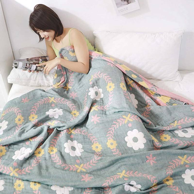 　　　 ◆◇◆売れている秘密◆◇◆ 【肌に優しい】天然素材の綿100％を採用しております。ふんわり柔らか、肌触りもやさしく、軽い掛け心地になり、デリケートな肌の人にはおすすめです。洗うたびに、柔らかさが増していく。使うほどガーゼケットを育ち...