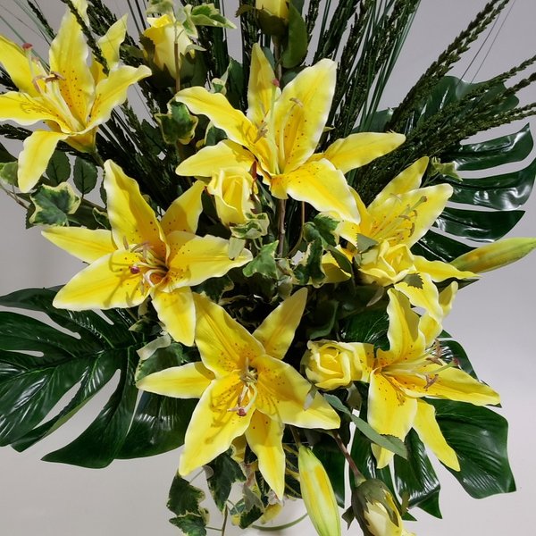 商品について 〇この商品は光触媒コーティングされており、ほこりが付き難く、とても長い間、美しさを保ち続けます。 〇黄百合のアレンジメント。 〇会社受付、応接室に最適です。 〇黄百合のアレンジとても可憐です。 [使用花材] ・選択してください...