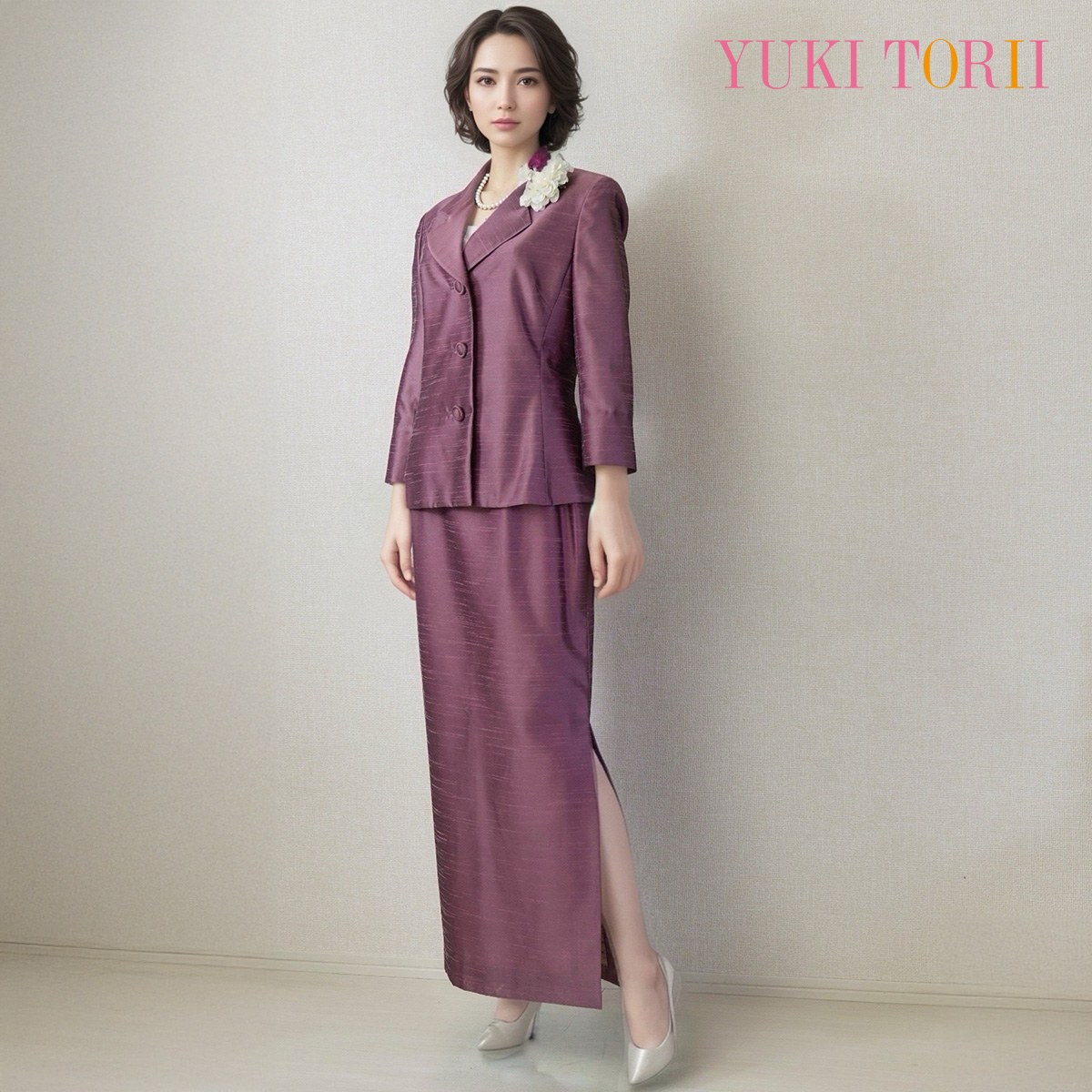 ◎YUKI TORI（ユキトリイ）のシャンタン　テーラードジャケットとマキシスリットスカートのセレモニースーツになります。 ◆ブランド説明 【ユキトリイ】は、日本が世界に誇る高級ファッションブランドです。美しいシルエットやデザインが魅力的で...
