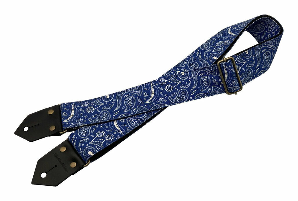 こちらの商品はお取り寄せとなります。3日〜1週間ほどでお届け可能です。メーカー品切の際はお時間を頂きます。※画像は撮影用商品のため、お届けの際の商品とは異なります。ペイズリーの決定版!一見定番的なペイズリーに見えますが実は音符や音楽記号が盛...