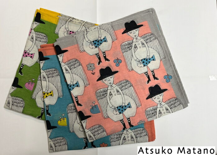 【素　材】　綿75％・麻25％　日本製 【商品説明】 手画きのペン画をそのまま閉じ込めた、Atsuko Matanoならではの贅沢なプリントハンカチ。 愛らしい天使と、ユーモラスなモチーフたちが並び、見ているだけでふっと心が和むデザインです...