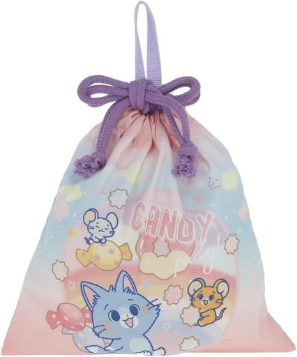 サイズ:約H20xW19cm / 生産国:中国 組成:ポリエステル84% 綿16% / 仕様:転写プリント・抗菌防臭加工 コップを入れるのにピッタリの小さい巾着 フックが付いているので掛けることもできます。 嫌な臭いの原因になる黄色ブドウ球...