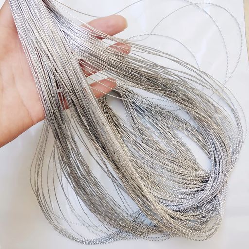 1mm径の光沢があるのゴールド、シルバー紐。 非弾性のアクセサリー用紐、様々なDIYプロジェクト用に。 タグ用紐、クリスマスツリーオーナメント吊り下げ用紐、工芸品・装飾品用、色々用途。 手作りのネックレスやブレスレット、アクセサリーパーツの...
