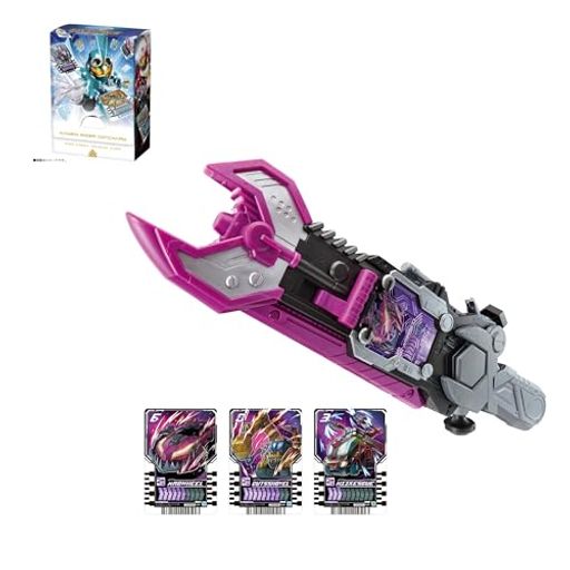 (特典:ライドケミートレカSPケース付き) 『仮面ライダーガッチャード』より、カードをセットして変身!「DXヴァルバラッシャー」が登場!ボタンを押しながらスロットを展開!ライドケミートレカをスロットにセットすると、カード名と変身待機音が発動...
