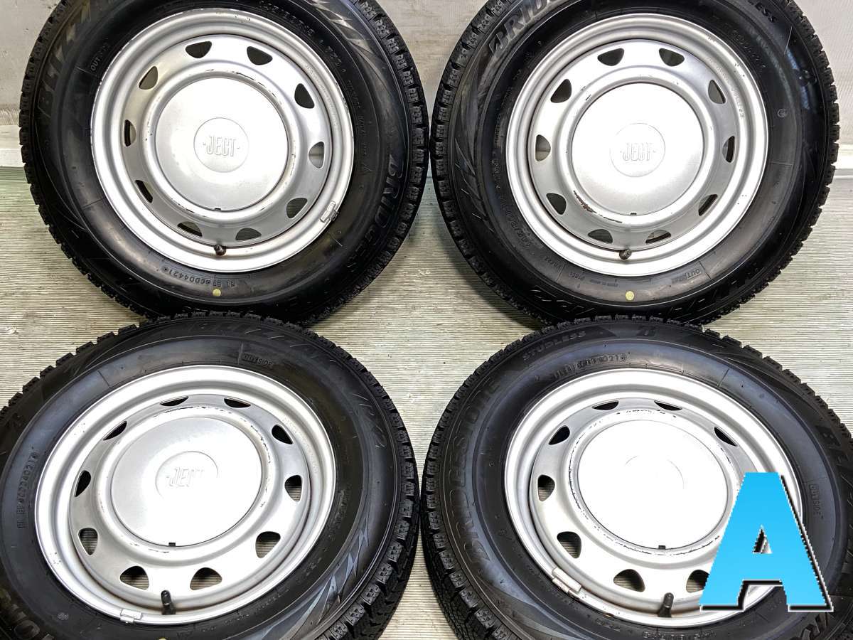 商品ページでは表示出来てない、画像も閲覧出来ます。必ずご覧ください。 スタッドレスタイヤ 商品名 ： ブリヂストン ブリザック VRX2　 サイズ ： 145/80R13　(145/80/13) 1本目 8.0分山 6.2mm 6.4mm ...