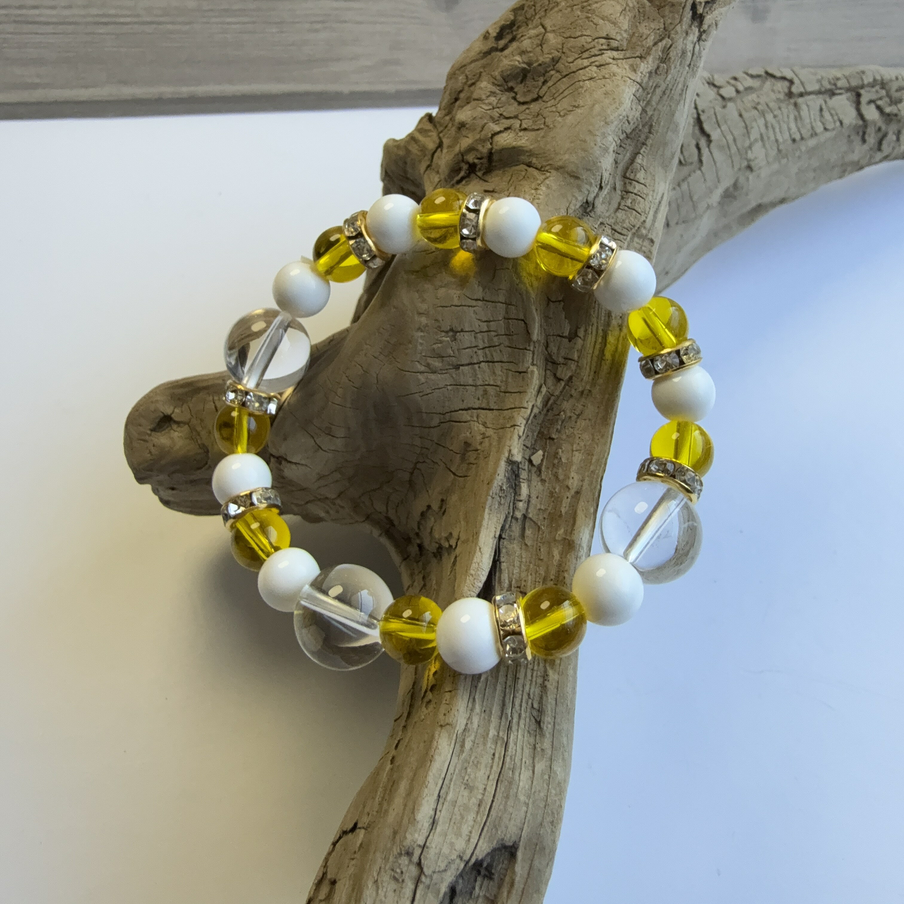 【品番】 034 【使用石】 ・水晶・ホワイトオニキス・イエロークォーツ 【サイズ】 内径15.0cm（±0.5cm）外径21.5cm（±0.5cm） ※パソコン、モニターの環境によって若干色合いなどが変わることがございますので、ご了承下さ...