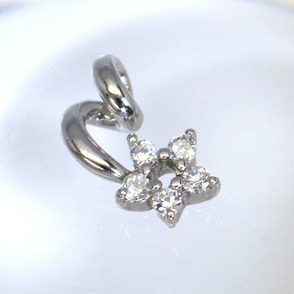 K14WG ホワイトゴールド 【キュービック　スター　ペンダントトップ】 キュービックが煌めく小さな流れ星♪ 個性的なデザインは胸元のアクセントにGood！ お気に入りのチェーンと合わせてどうぞ。 ※チェーン・バチカンは付属しません。 ◆チ...