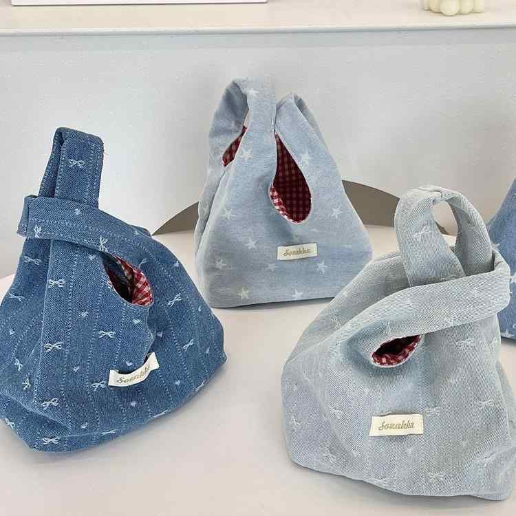 ・カラー展開: リボンライトブルー、リボンダークブルー、スターライトブルー、スターダークブルー・スタイル: ストリートカジュアル・主な素材: ポリエステル・バッグスタイル: トートバッグ・バッグサイズ: 中型・人気要素: リボン・裏地素材:...