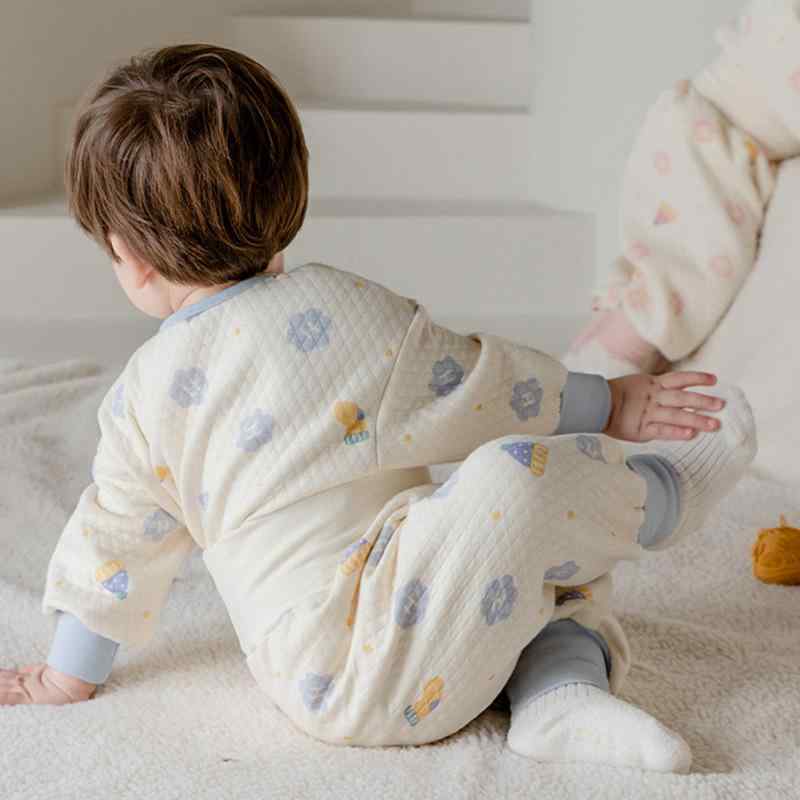 ・カテゴリ: 子供用ルームウェア・タイプ: セットアップ・性別: 男女兼用・対象年齢: 1〜3歳・主な素材: 綿100%・スタイル: 韓国風・厚さ: 厚手・柄: キャラクター、顔・機能: 保温・生地加工: 柔軟加工・対象シーズン: 冬・安全...