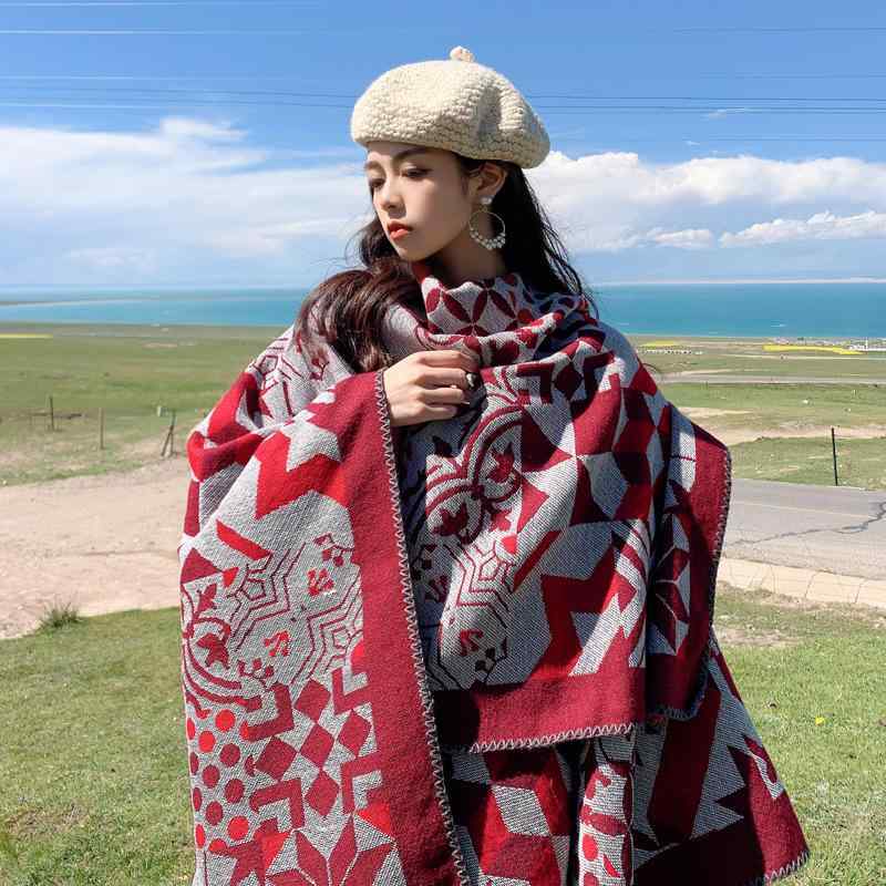 ・性別: 女性・編み方: 平織り・素材: アクリル、人工羊毛・柄: 単色・機能: 保温・カテゴリ: プルオーバーポンチョ・サイズ: 約130cm x 150cm・スタイル: レトロエスニック・カラー展開: 魔芋蔵青紅、積木魚カーキ、木馬イエ...