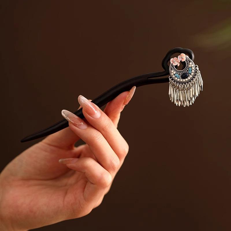 ・素材: 木・スタイル: 新中式・形状: 水滴形・適用シーン: 結婚祝い、誕生日、旅行記念、引っ越し祝い、展示会、広告宣伝、従業員福利、周年記念、ビジネスギフト、開業祝い、授賞記念、PR企画・カラー: 月牙流蘇・デザイン: 新中式両面タッセ...