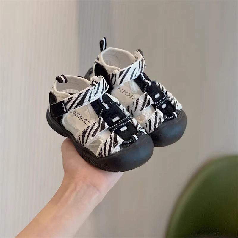 ・カテゴリ: スポーツサンダル・スタイル: スポーツ・性別: ユニセックス・対象年齢: 幼児（4-6歳）、児童（7-12歳）・アッパー素材: PU・ソール素材: ゴム・留め具: 面ファスナー・カラー展開: オフホワイト、ブラック・サイズ展開...