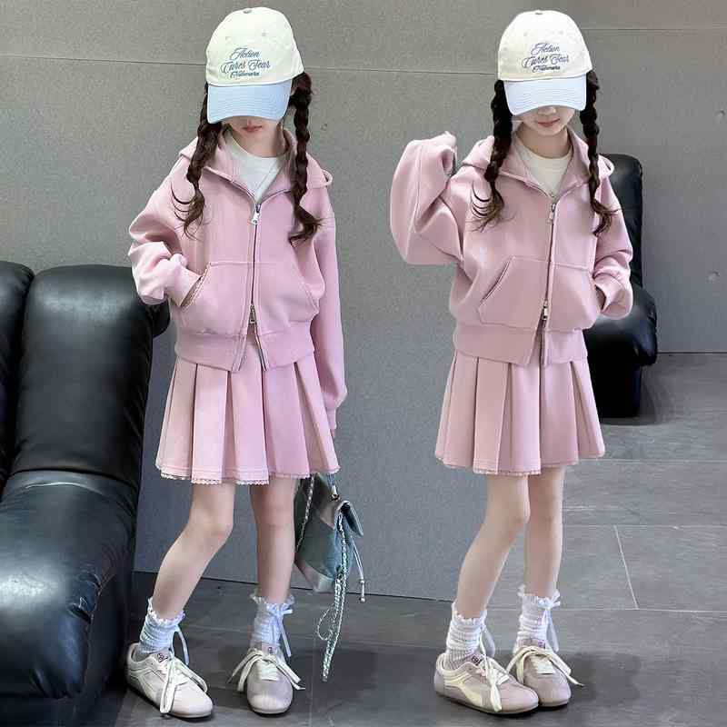 ・カテゴリ: キッズセットアップ・性別: 女の子・スタイル: 韓国風・対象年齢: 8歳以上、身長140cm以上・主な素材: 綿65%・生地名: 綿混紡・生地加工: 柔軟加工・厚さ: 普通・袖丈: 長袖・フード: フード付き・柄: 無地・デザ...