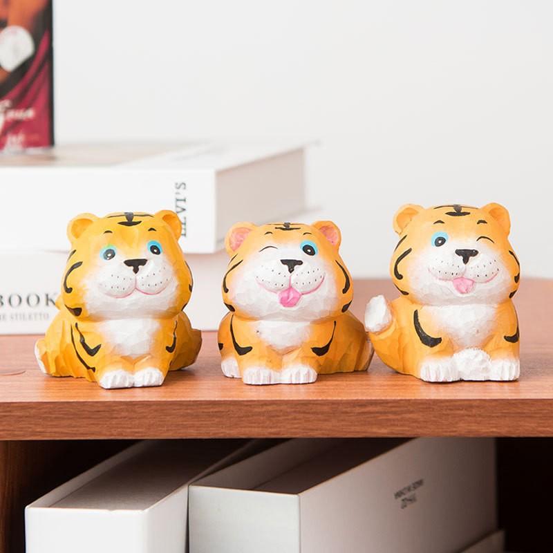 ・主な素材: シナノキ・カテゴリ: 動物・カラー展開: 1, 2, 3, 4・贈答シーン: パーティー、お見舞い・贈答相手: 後輩、カップル、夫婦、同僚、友人、先輩、子供、同級生、恩師・贈答用途: 季節の贈り物、記念品、広報品・スタイル: 田園風