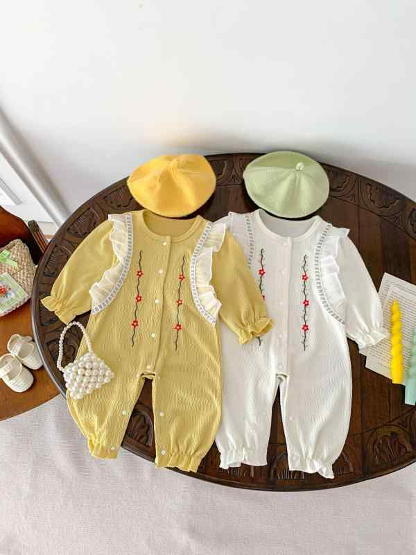 ・カテゴリ: ロンパース・スタイル: 韓国風・主な素材: 綿95%・袖丈: 長袖・厚さ: 薄手・留め具: ボタン・対象年齢: 乳幼児 (1～3歳)・性別: 女児・カラー展開: オフホワイト、イエロー・サイズ展開: 66cm、73cm、80c...