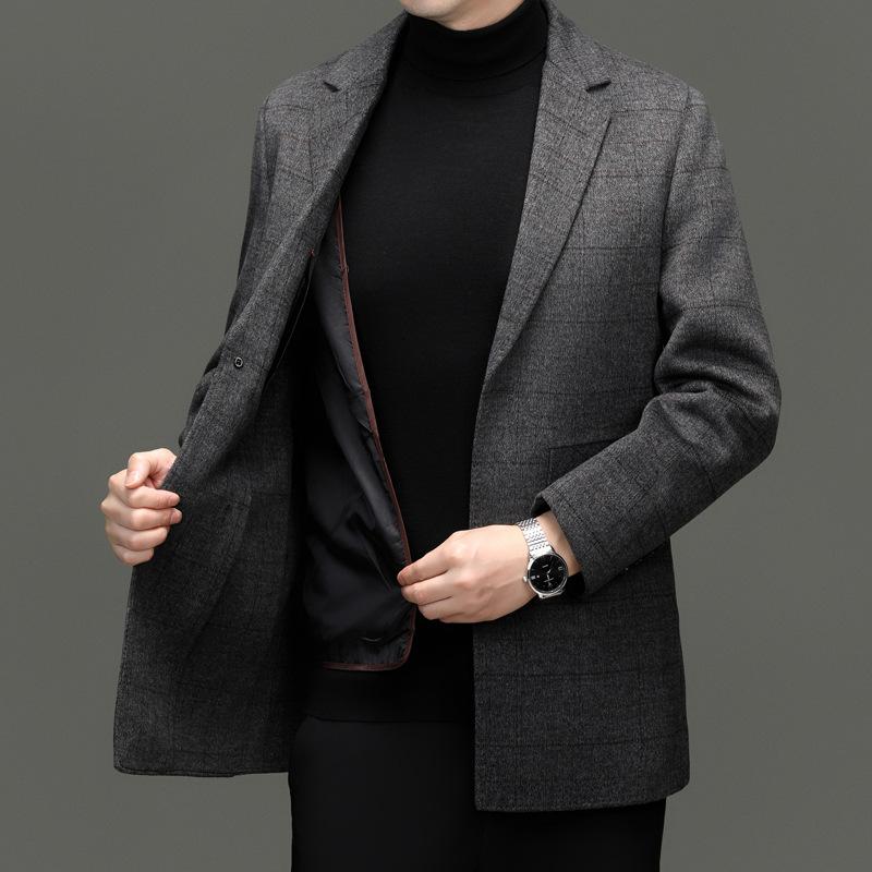 ・スタイル: ベーシック ・フィット: レギュラーフィット ・厚み: 厚手 ・フロント: シングルボタン ・ターゲット層: ビジネスマン（35歳以上） ・対象: ミドルエイジ ・表地: ダブルフェイス生地 ・素材: ウール47.5%、ポリエ...