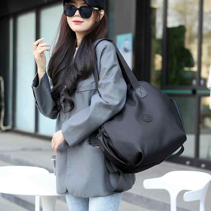 ・カラー展開: ブラック、グレー、アーミーグリーン、カーキ・性別: ユニセックス・シーン: 日常使い・素材: PU・スタイル: ジェンダーレス・容量: 20〜35L・機能: 防水・PC収納サイズ: 30.48cm・柄: 無地・裏地素材: ナ...