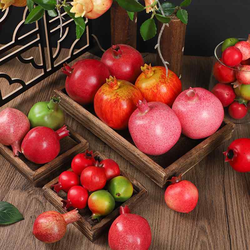 ・主な素材: フォーム・カラー展開: 赤、緑、ピンク・サイズ展開: 大、中、小、特大