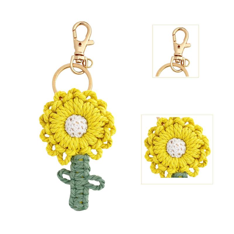 ・加工方法: 手編み・素材: コットンロープ・カラー展開: レッド、イエロー、パープル、ピンク・タイプ: キーホルダー・柄: デイジー